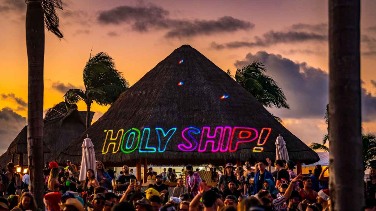 HOLY SHIP! WRECKED - Farringdon Jets