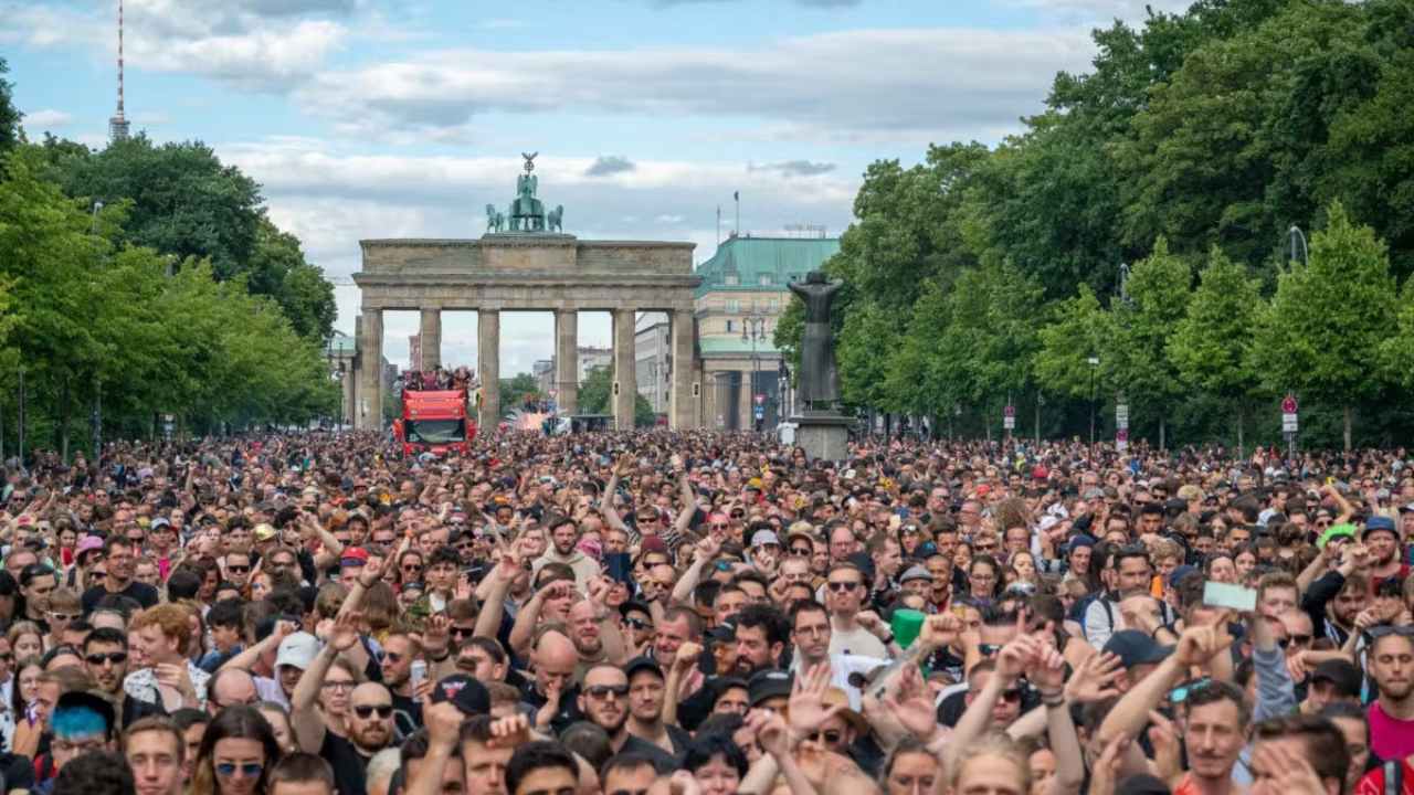 Rave The Planet - Farringdon Jets